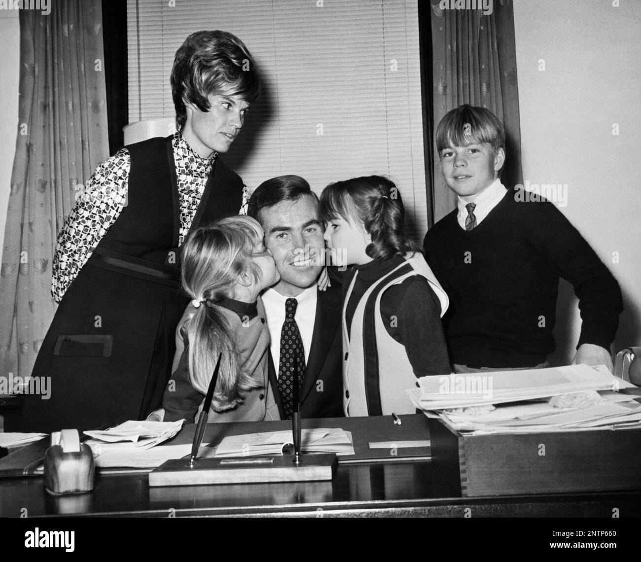 Representative Jack Kemp with his wife Joanne Kemp, son Jeff Kemp, and ...