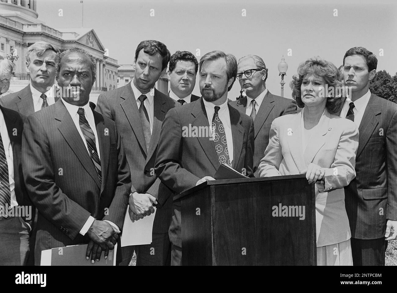 Vice president of wells fargo bank hi-res stock photography and images ...