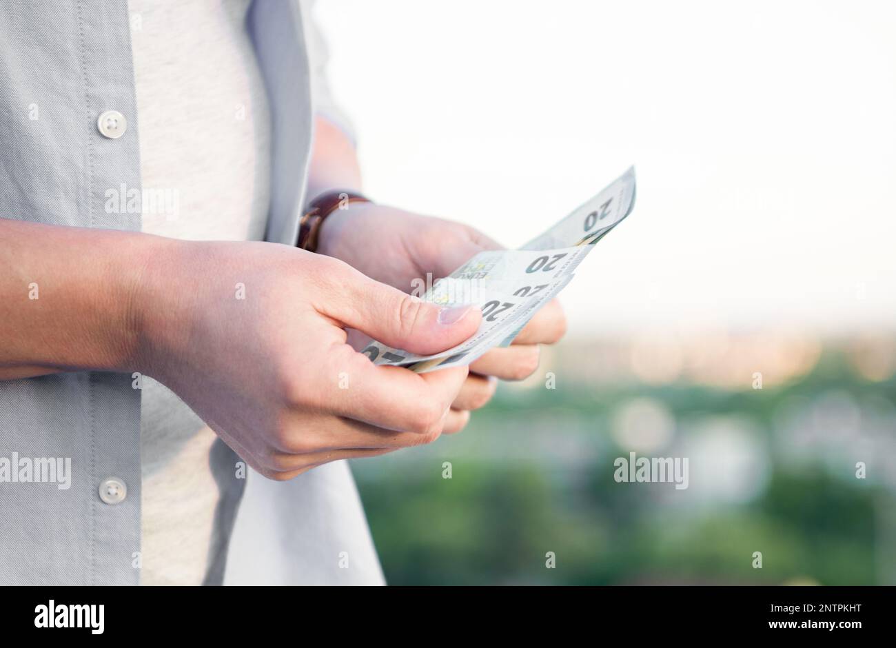 Recounting money hi-res stock photography and images - Alamy