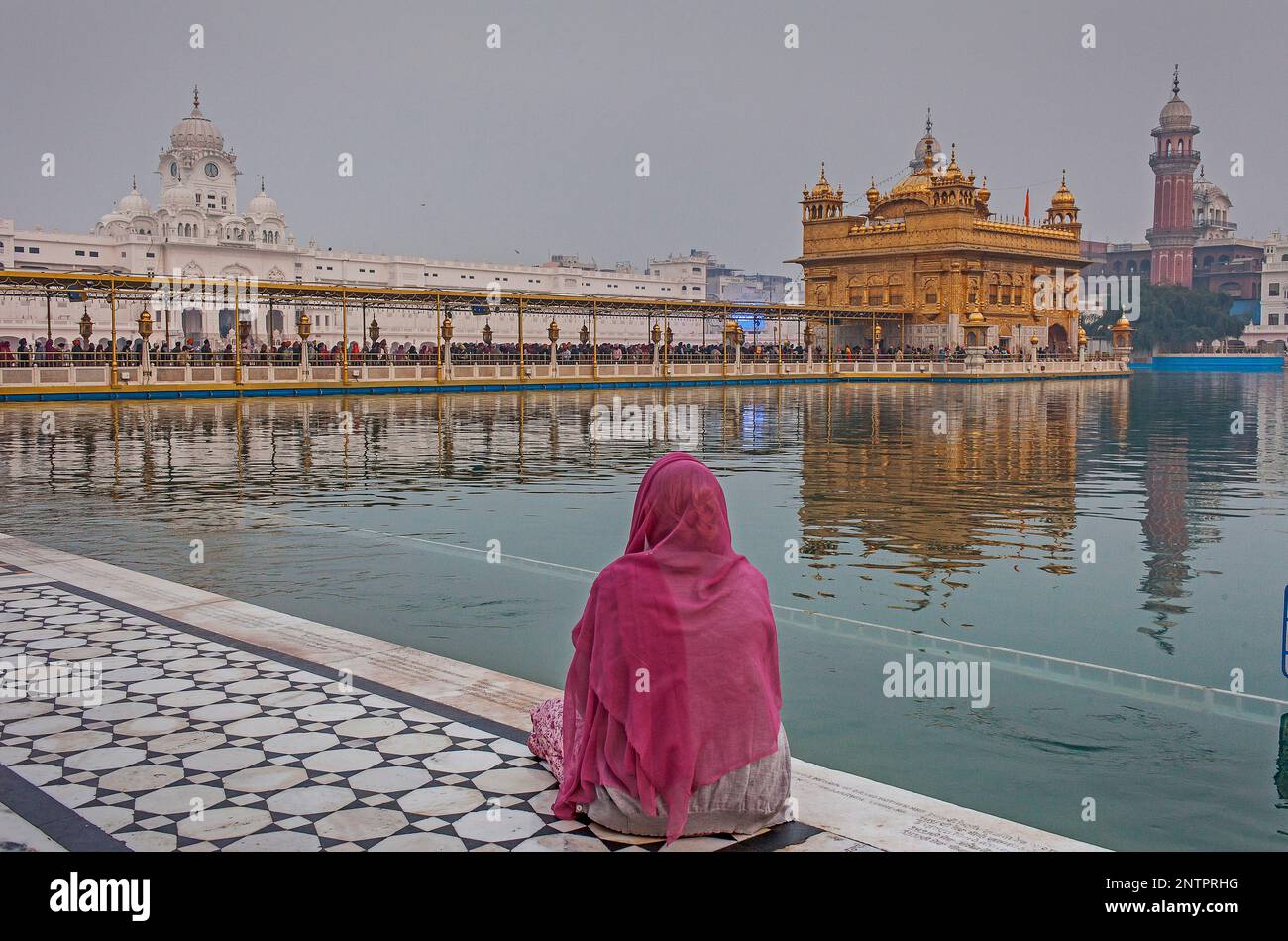 pilgrim and sacred pool Amrit Sarovar, Golden temple, Amritsar, Punjab ...