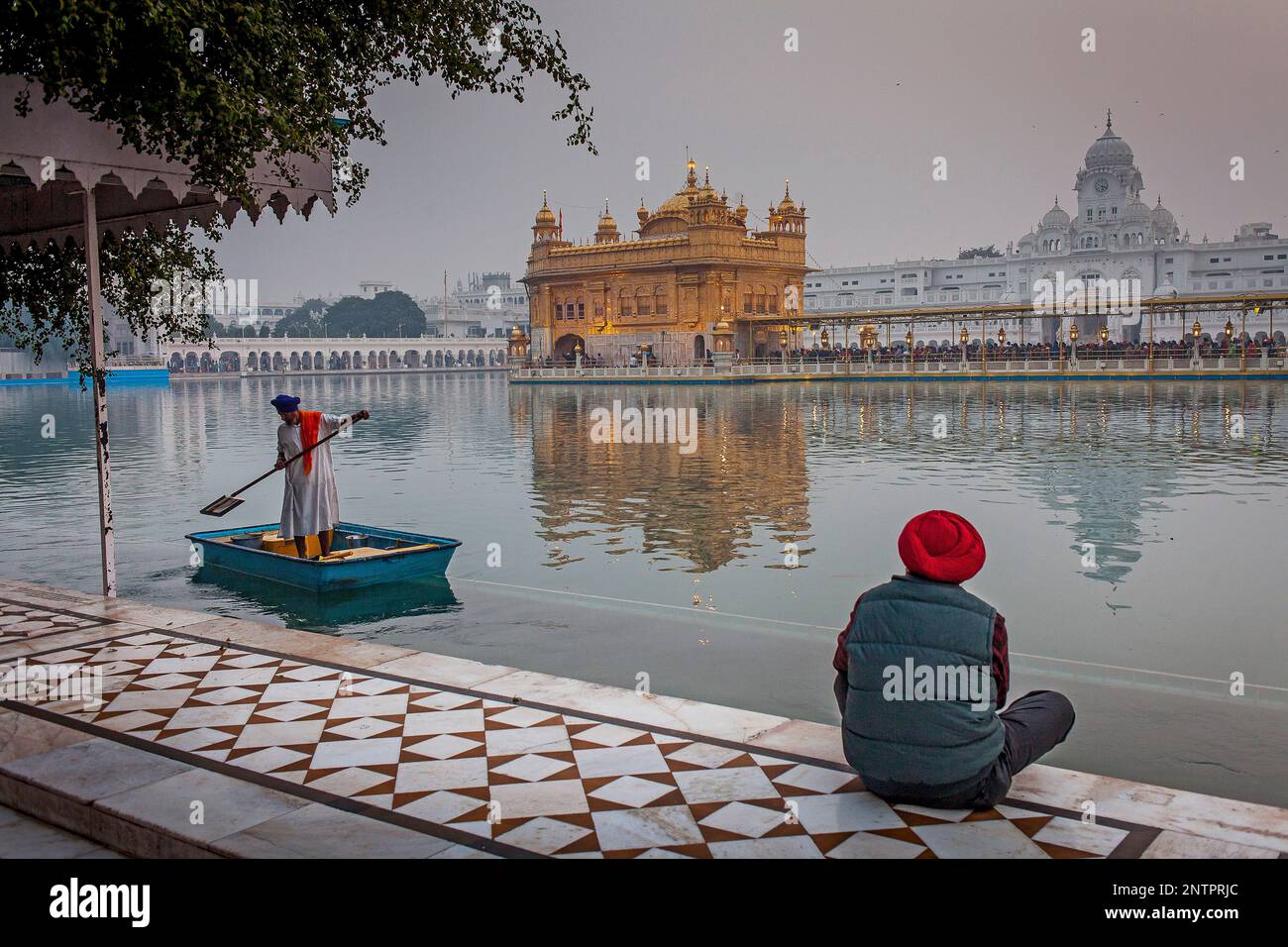 pilgrims and sacred pool Amrit Sarovar, Golden temple, Amritsar, Punjab ...
