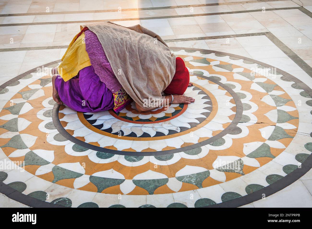 Punjab indian women praying india hi-res stock photography and images ...