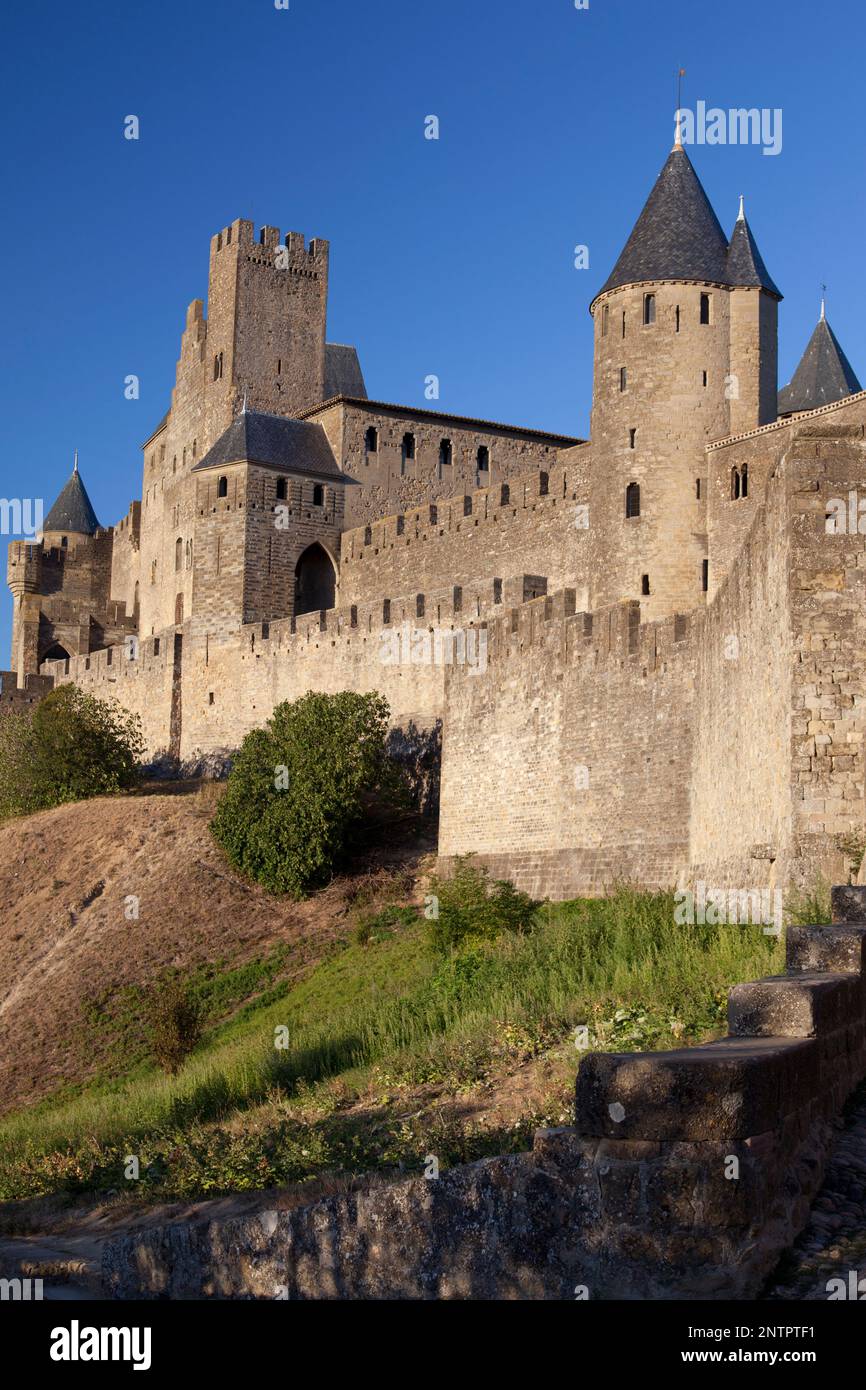 France, Languedoc-Roussillon, Carcassonne, the fortified medieval town ...