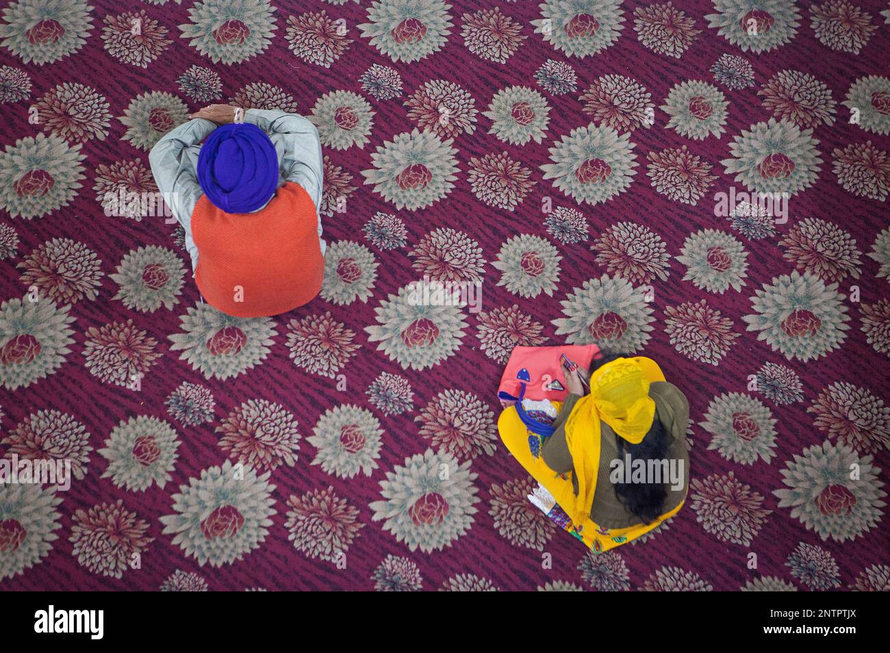 Golden temple amritsar interior hi-res stock photography and images - Alamy