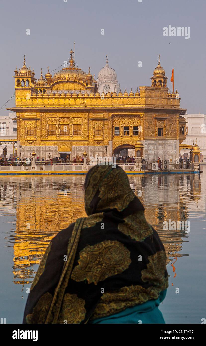 pilgrim and sacred pool Amrit Sarovar, Golden temple, Amritsar, Punjab ...