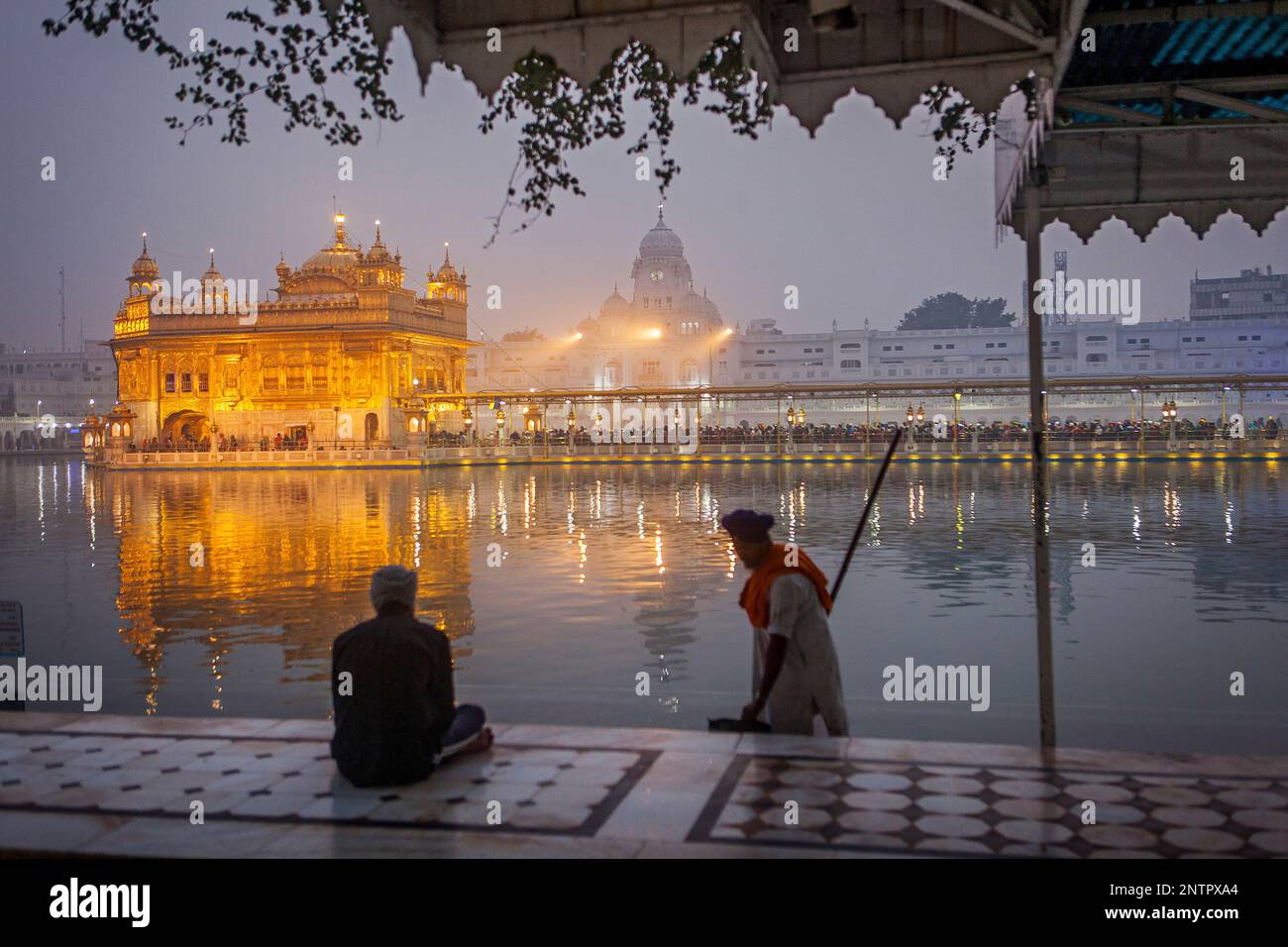 pilgrims and sacred pool Amrit Sarovar, Golden temple, Amritsar, Punjab ...