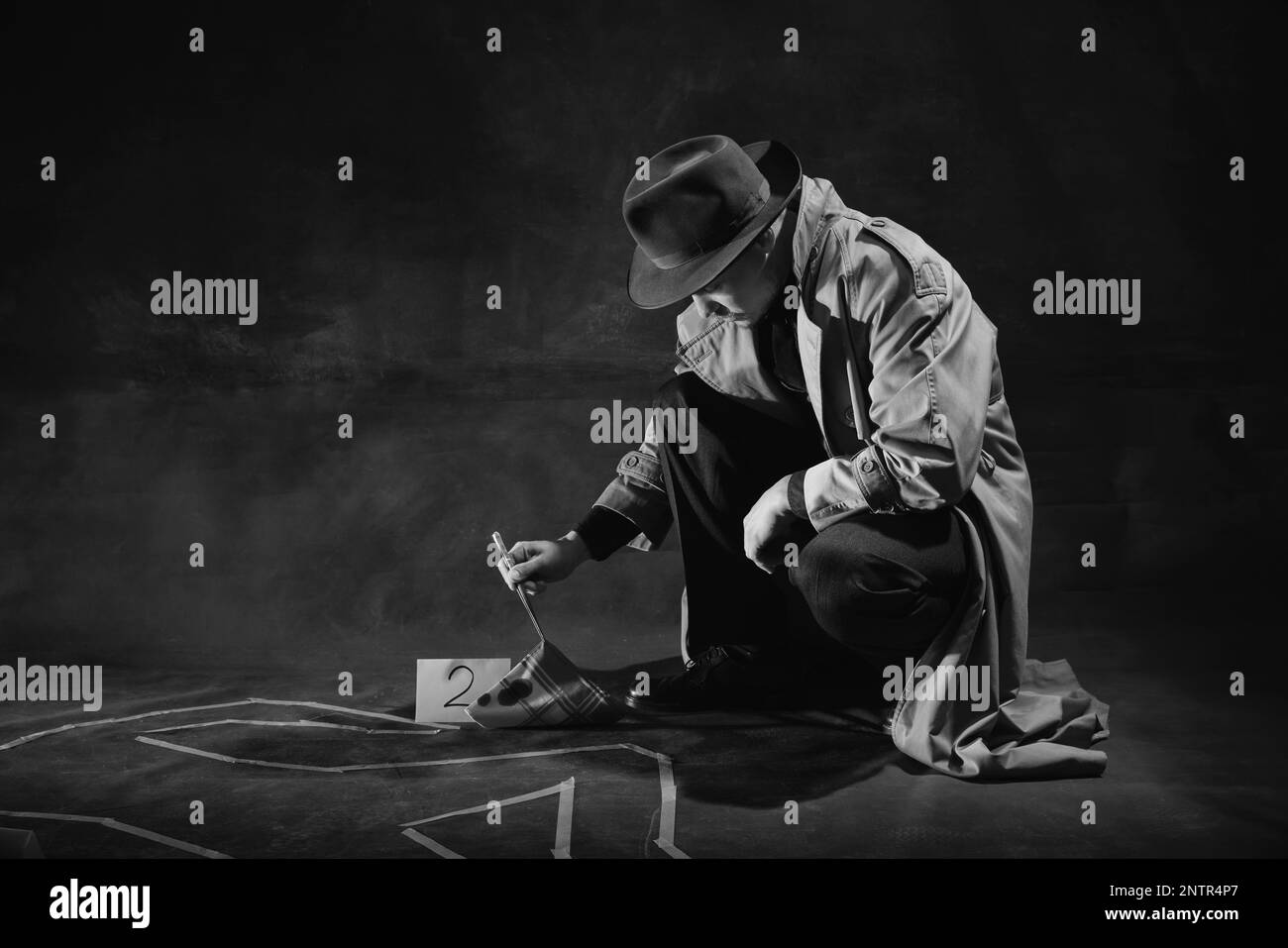 Crime searching police Black and White Stock Photos & Images - Alamy