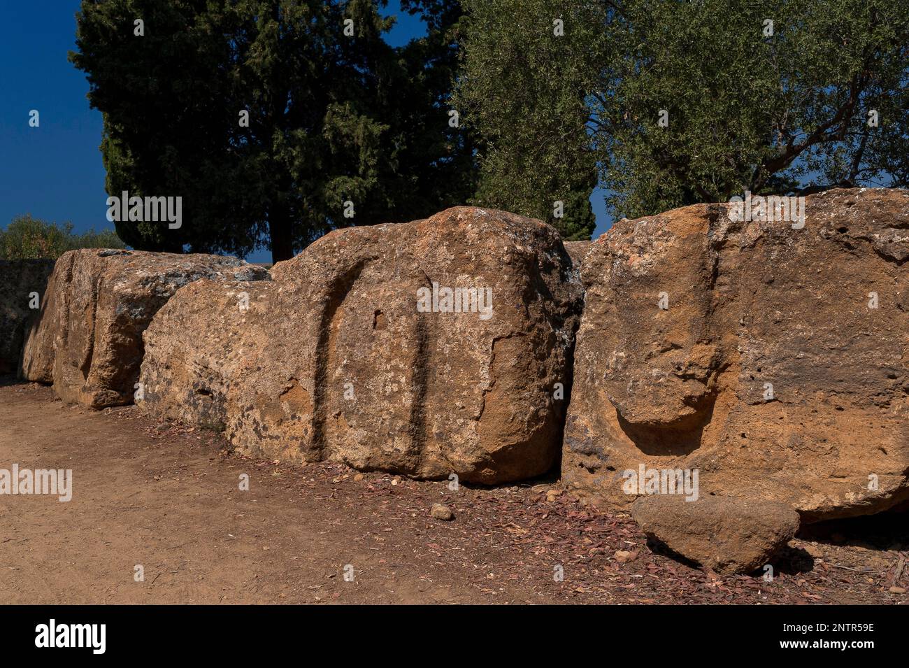 Grooves helped Ancient Greek temple builders and masons slot stone ...