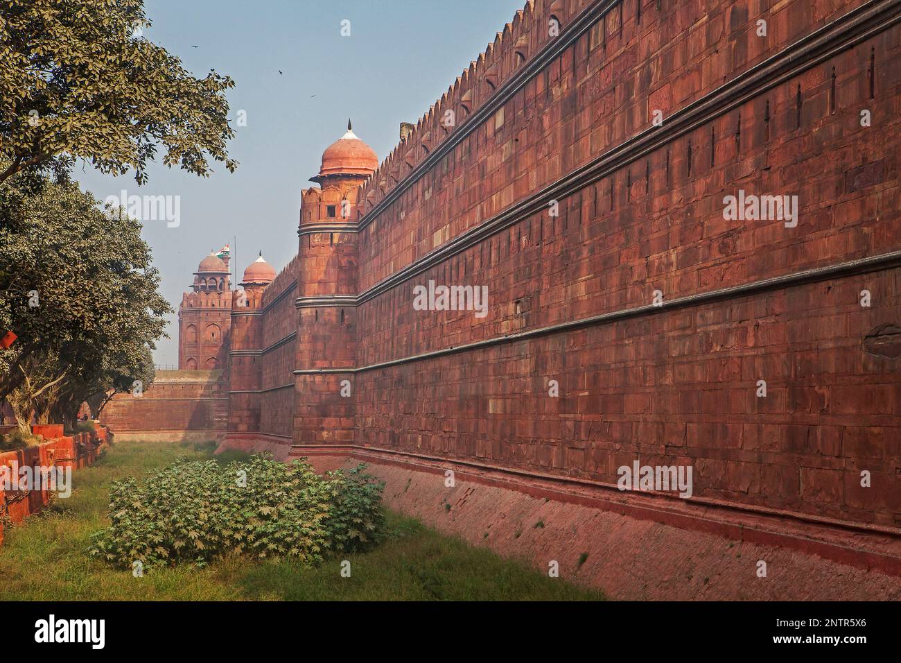 Rampart and moat of Red Fort, Delhi, India Stock Photo - Alamy