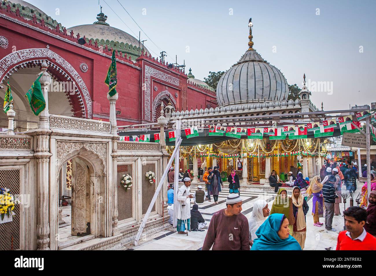 Hazrat Nizamuddin Dargah, Delhi, India Stock Photo - Alamy