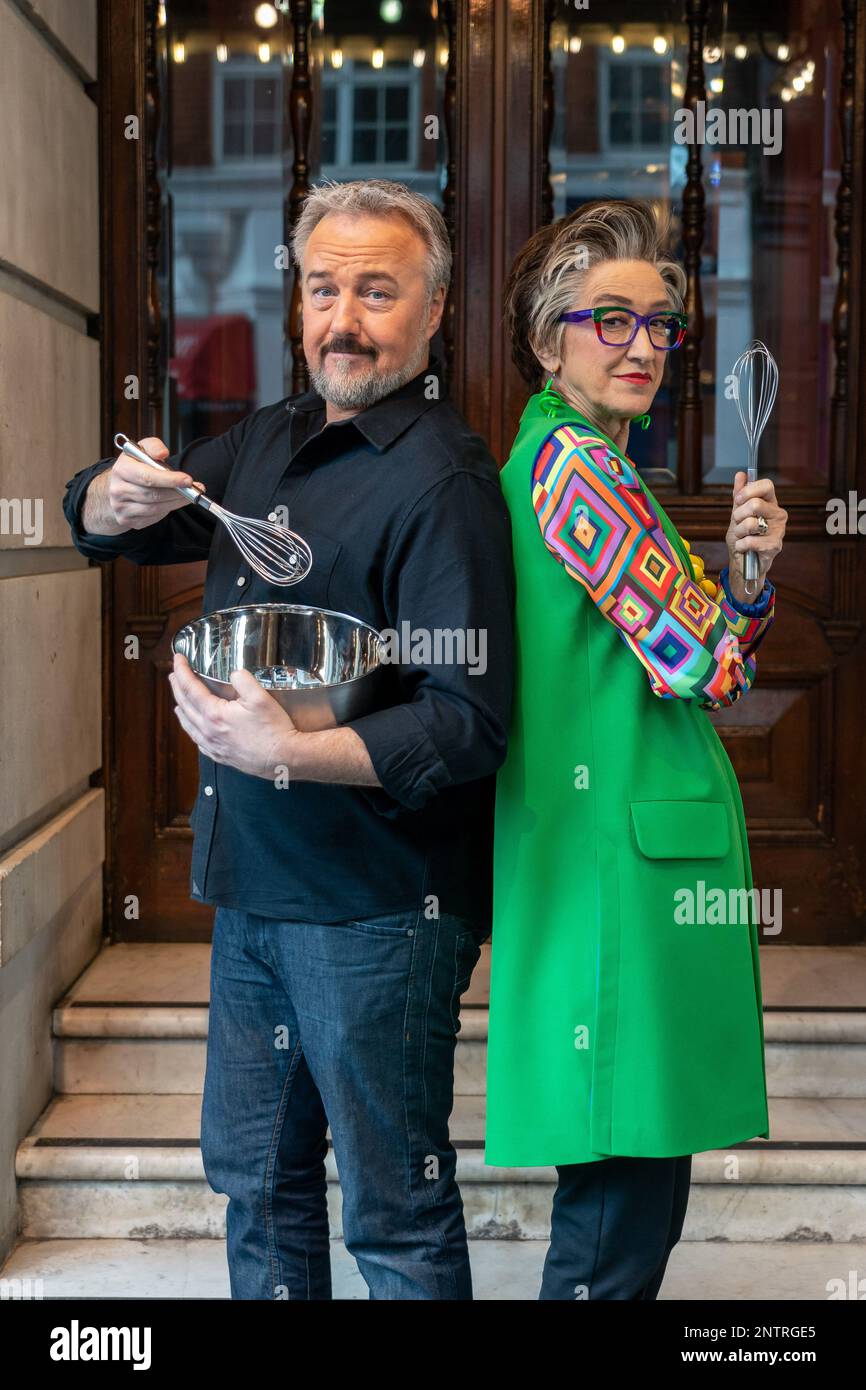 Paul hollywood prue leith hi-res stock photography and images - Alamy