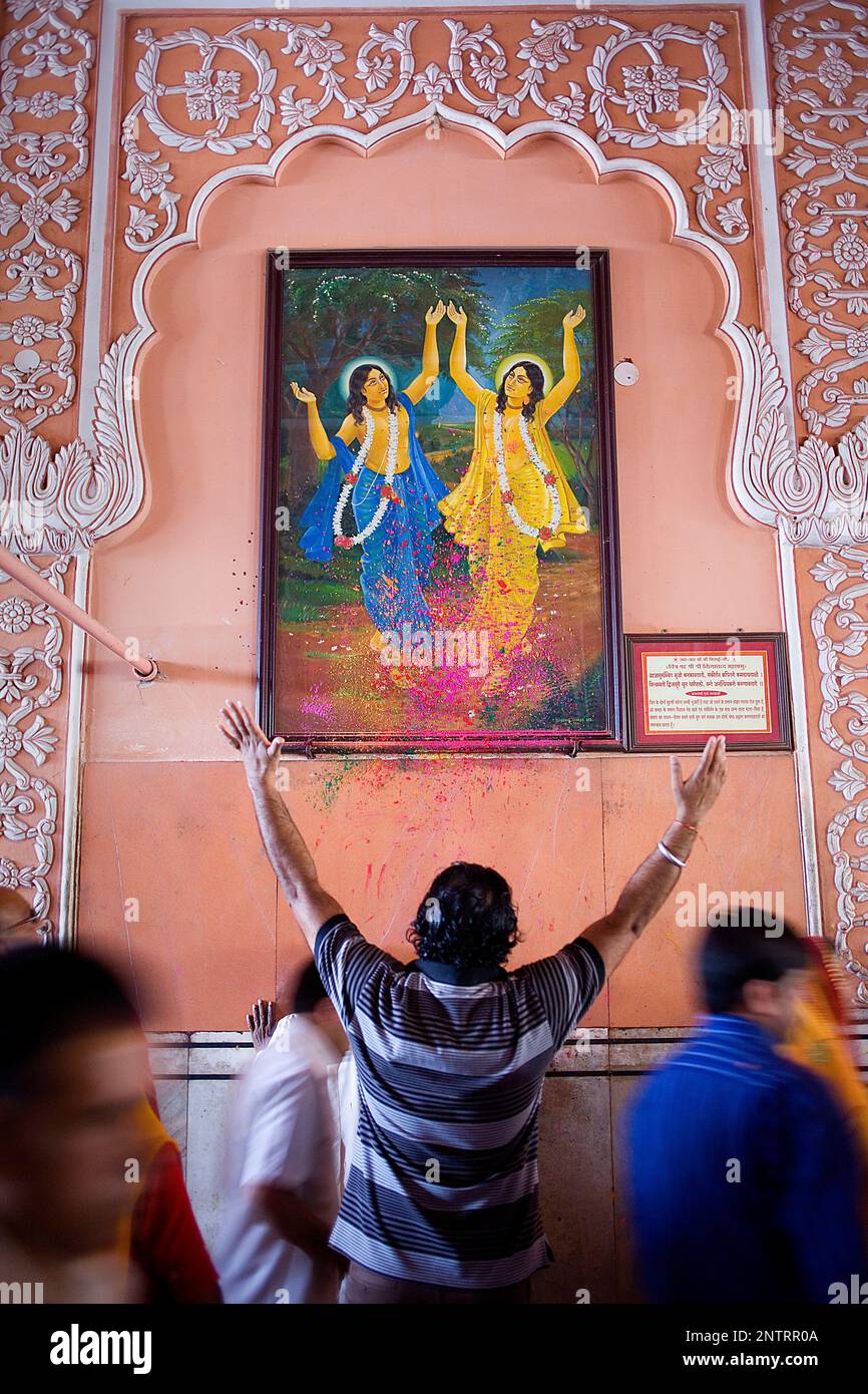 Praying in Govind Devji temple,near City Palace,Jaipur, Rajasthan ...