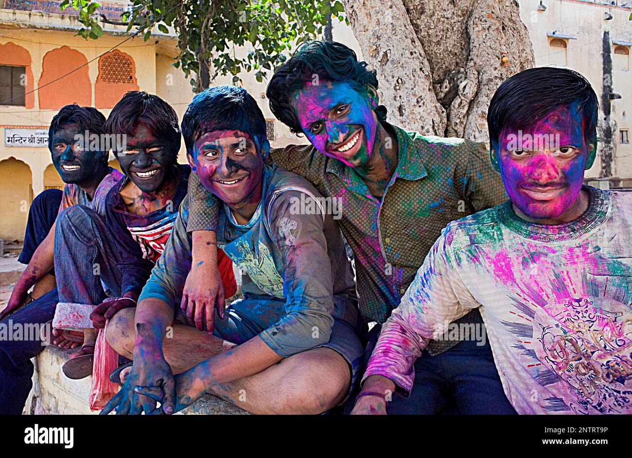 Friends celebrating the Holi spring festival to celebrate the love ...