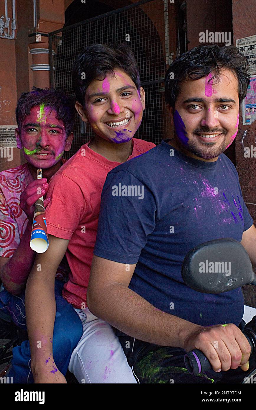 Friends celebrating the Holi spring festival to celebrate the love ...