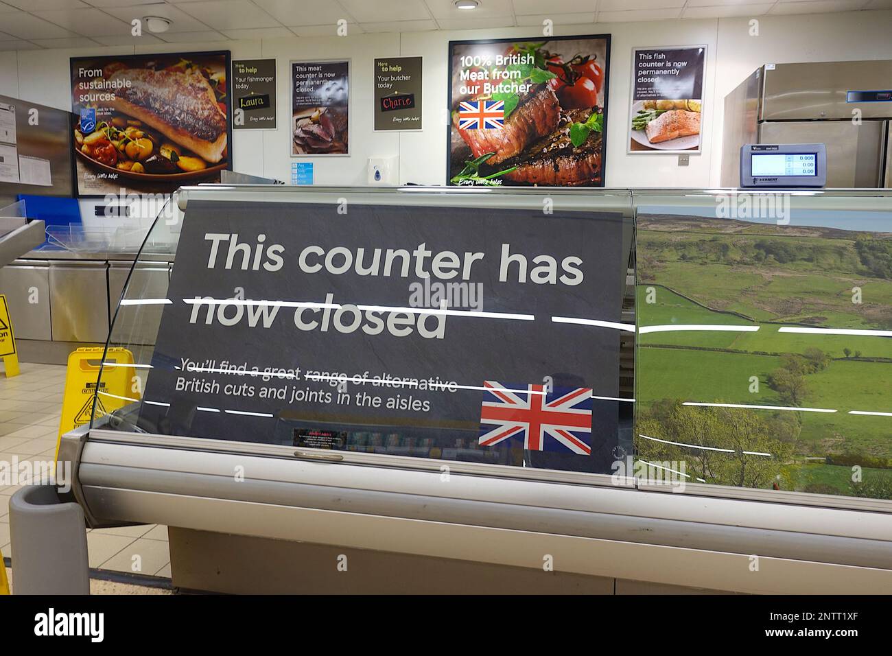 Supermarket fish counter uk hi-res stock photography and images - Alamy