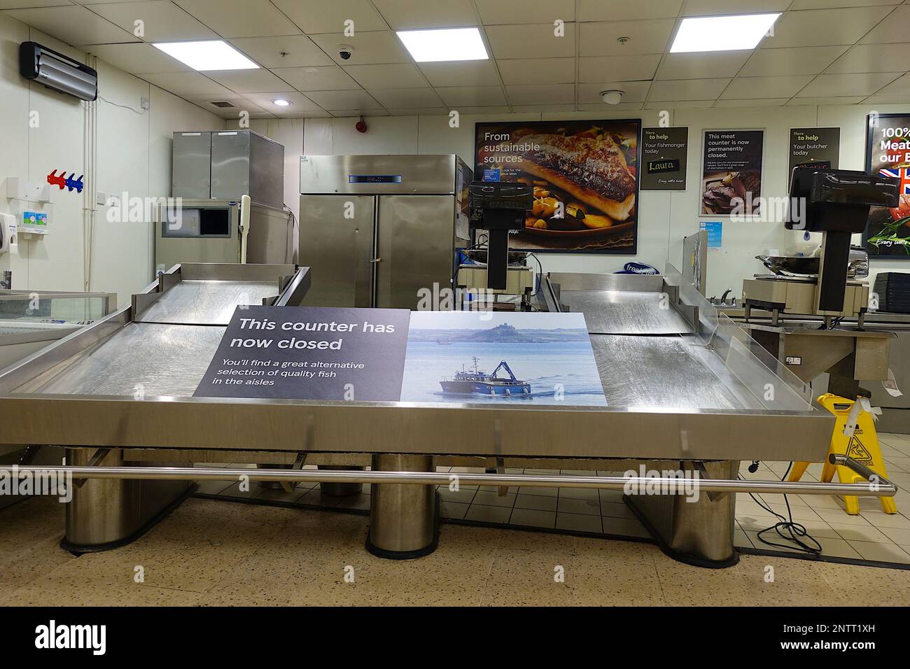 Tesco fish counter hi-res stock photography and images - Alamy