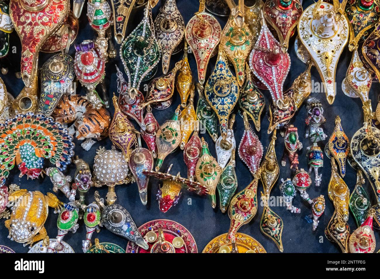 Colorful Aladdin lamps in a shop in a souk in Marrakech Stock Photo - Alamy
