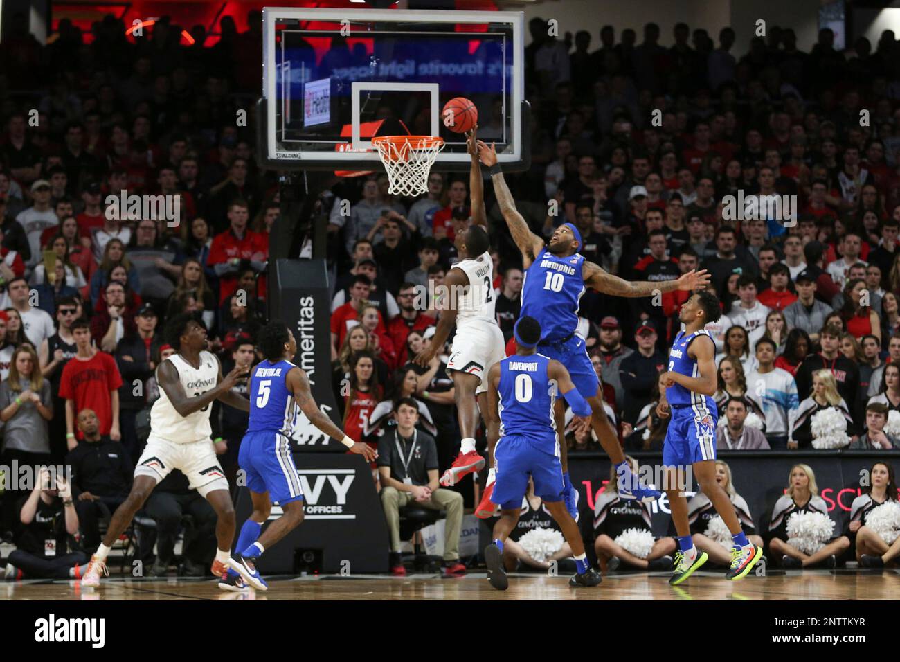 CINCINNATI, OH - MARCH 02: Cincinnati Bearcats guard Keith Williams (2 ...