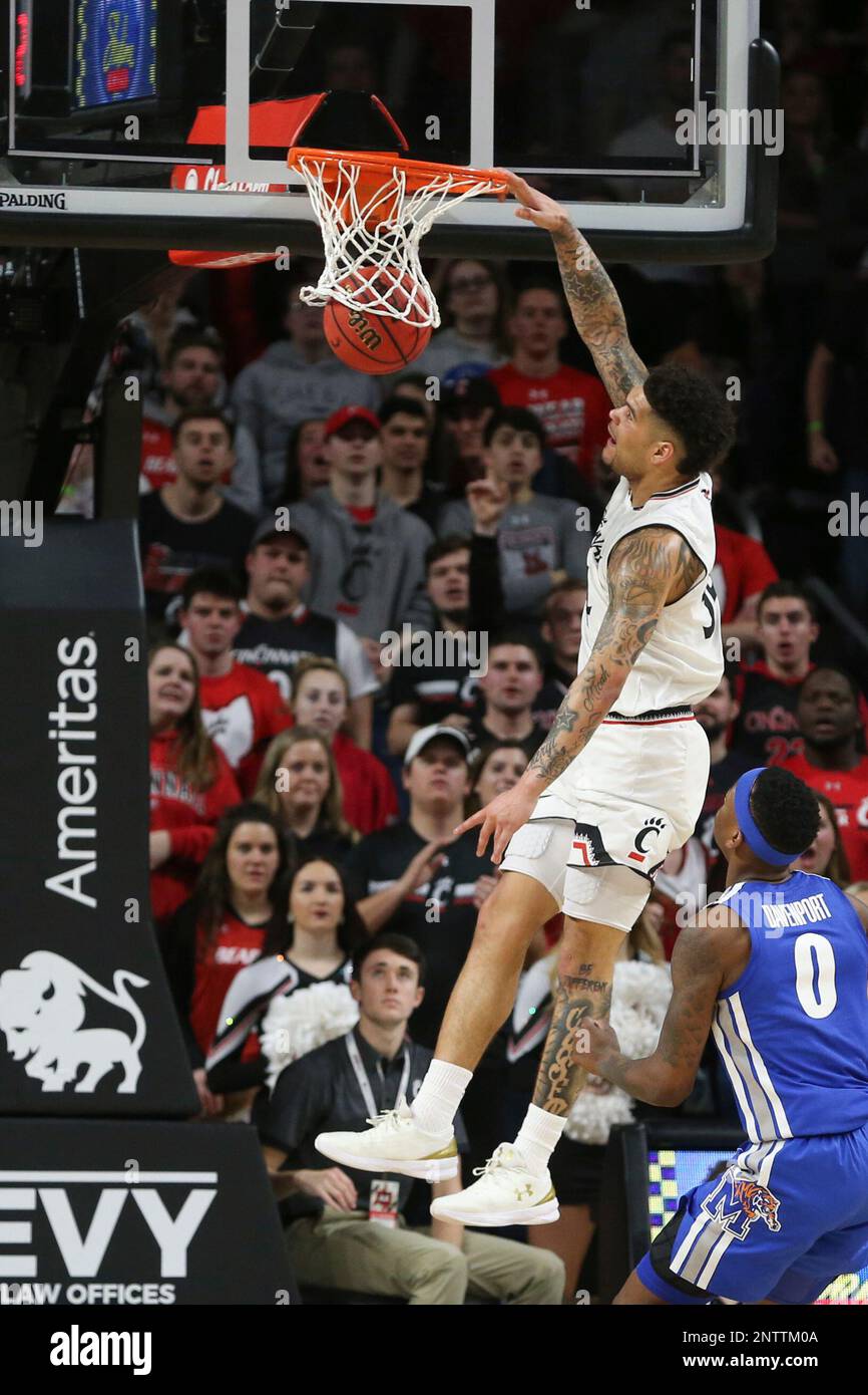 CINCINNATI, OH - MARCH 02: Cincinnati Bearcats guard Jarron Cumberland ...
