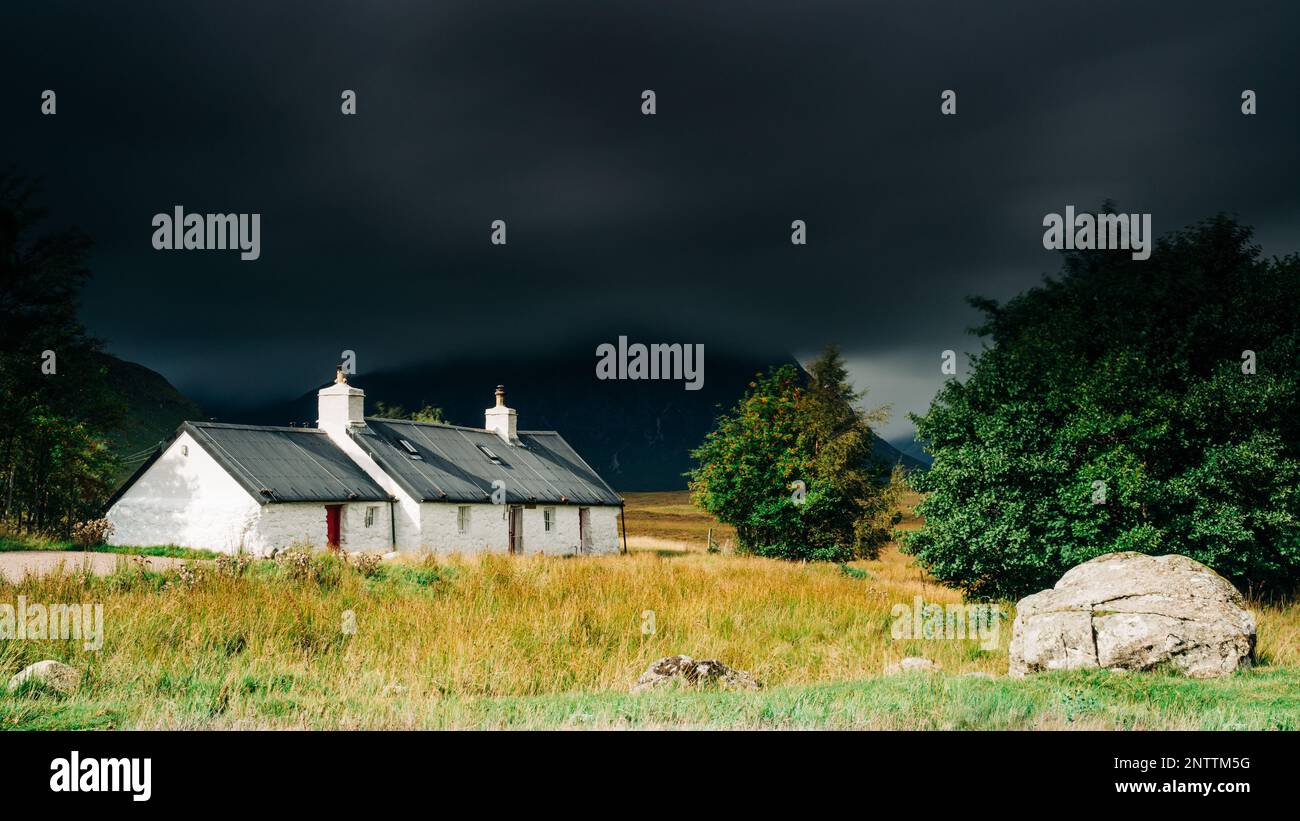 Black Rock Cottage in Glencoe, Scottish Highlands. Stunning backdrop of ...