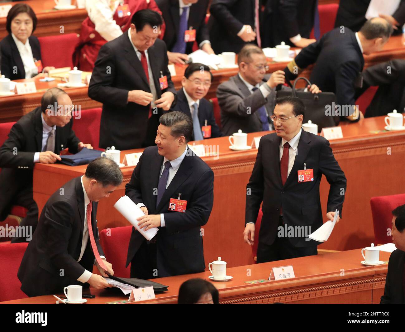 Chinese president Xi Jinping (2nd from R) and premier Li Keqiang (R) on ...