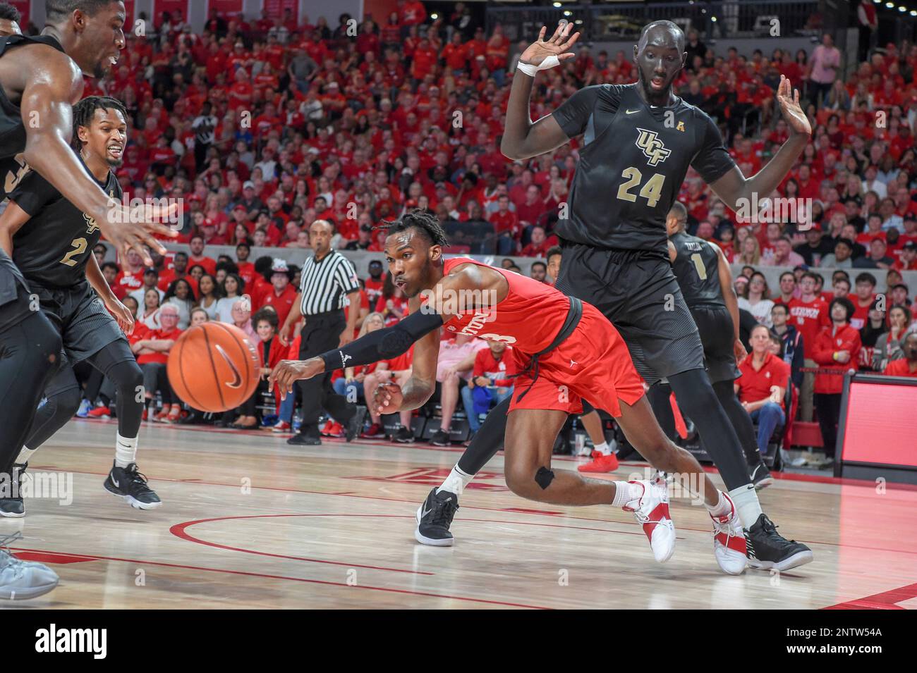 HOUSTON, TX - MARCH 02: Houston Cougars guard Dejon Jarreau (13) dets a ...