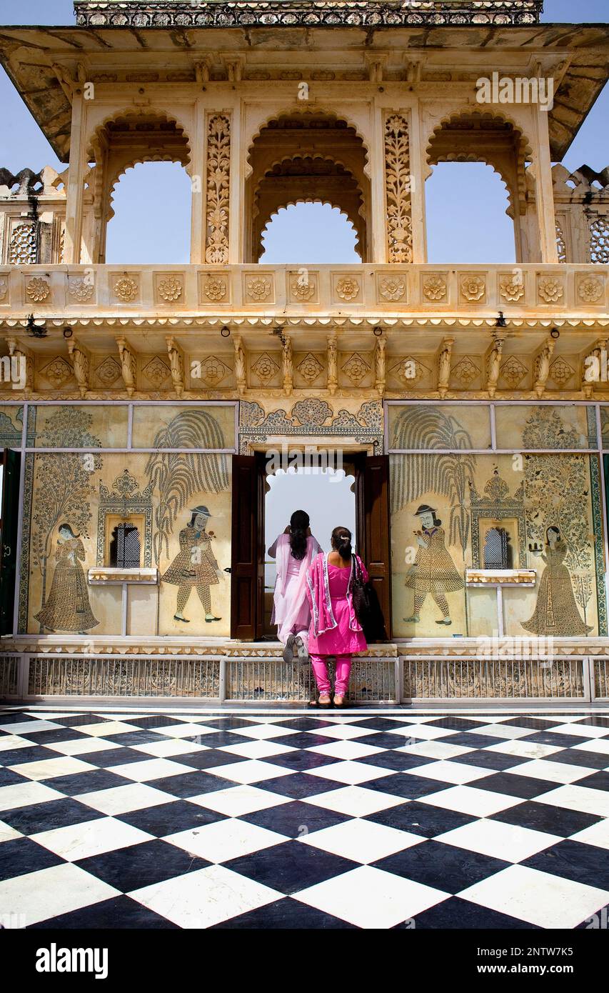 Indian palace hotel decorative arch hi-res stock photography and images ...