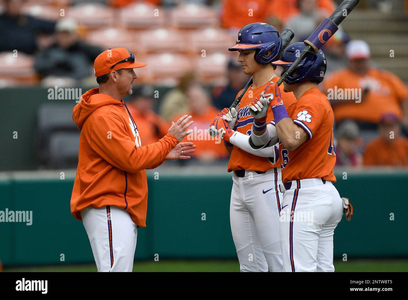 Head coach Monte Lee (18) of the Clemson Tigers talks with Bryce ...