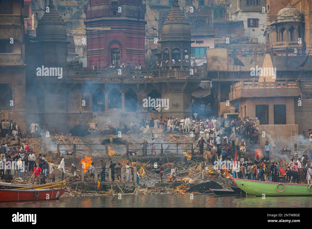 Cremation of bodies, in Manikarnika Ghat, the burning ghat, on the ...