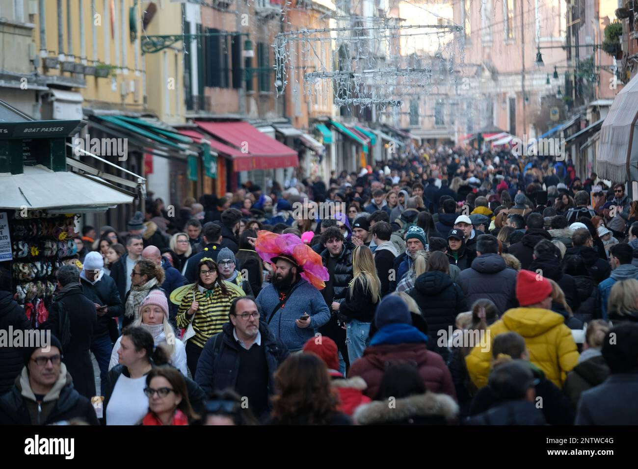 Mass tourism in venice during the famous carnival. Venice, Italy ...