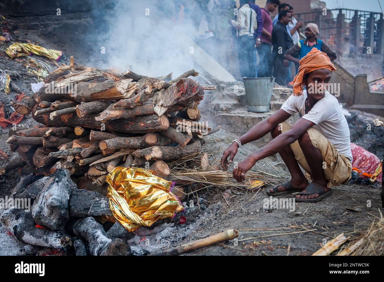 Cremation of a body, in Manikarnika Ghat, the burning ghat, on the ...