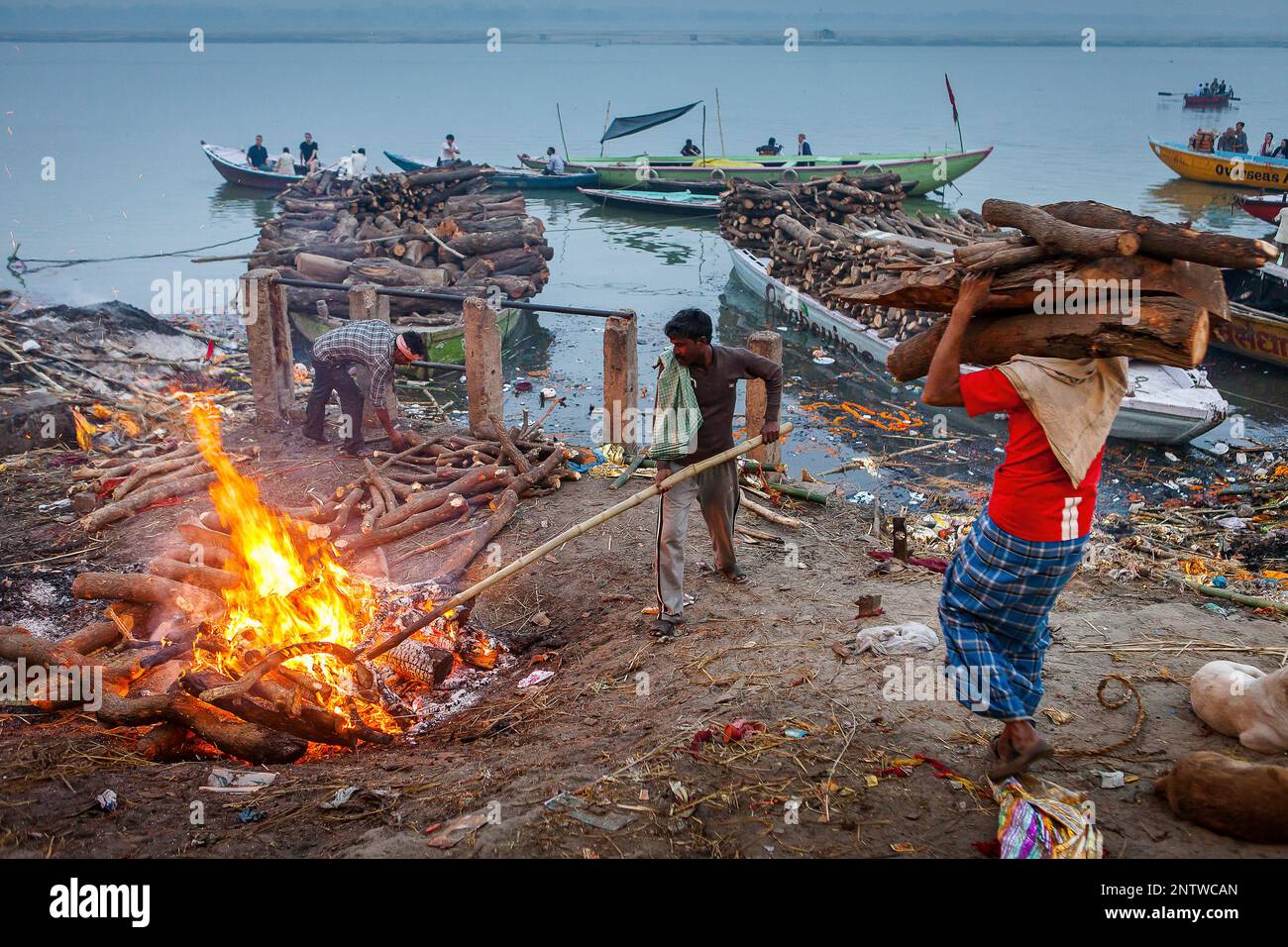 Cremation of a body, in Manikarnika Ghat, the burning ghat, on the ...
