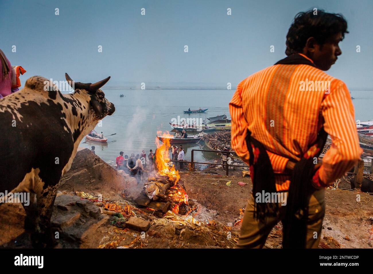 Cremation of a body, in Manikarnika Ghat, the burning ghat, on the ...