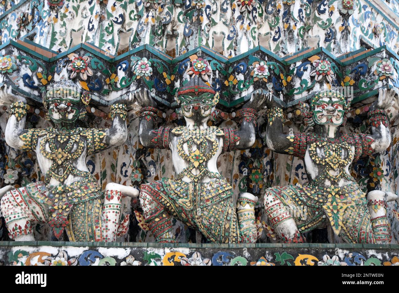 Impressive architectural details of Wat Arun (The Temple of Dawn) in ...