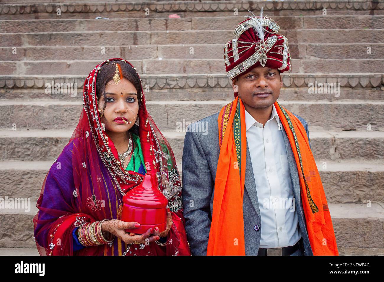 Couple, traditional wedding, in Dasaswamedh Ghat, Ganges river ...