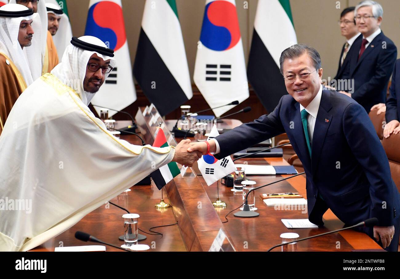 South Korean President Moon Jae-in, right, shakes hands with Abu Dhabi ...