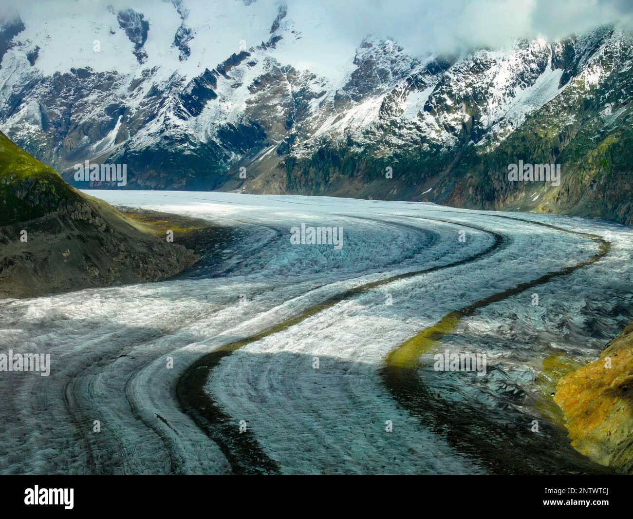 Detailed view of the Aletschgletscher glacier from the Moosfluh ...