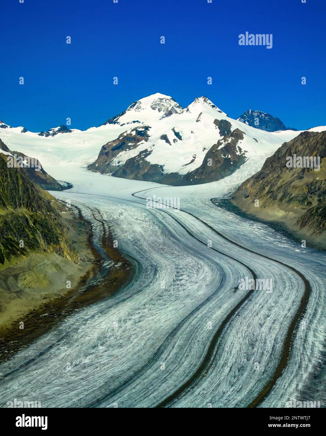 Detailed view of the Aletschgletscher glacier from the Eggishorn ...