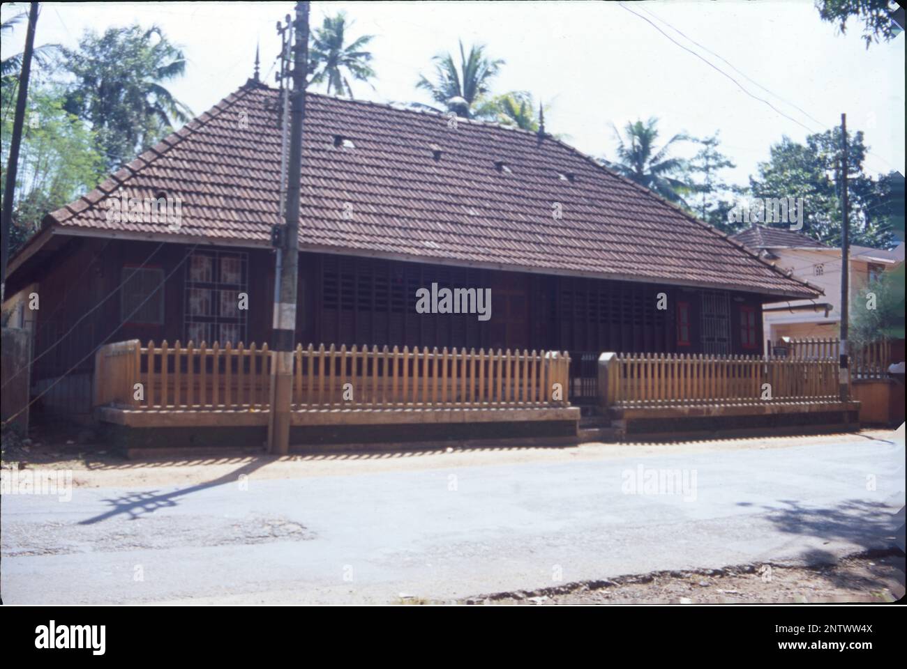 Kerala Houses:- The most distinctive visual form of Kerala architecture ...