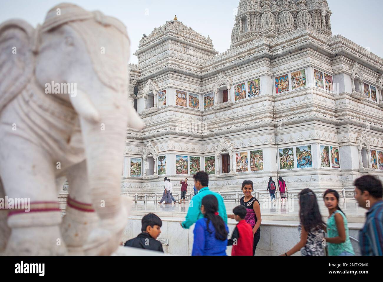 Prem Mandir ( love temple) Temple of Divine Love, Vrindavan, Mathura ...