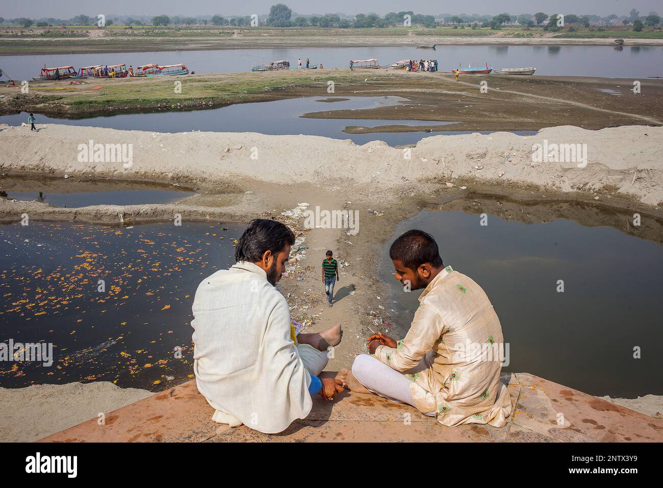 Pilgrims, in the Ghat of Yamuna river, Vrindavan, Mathura, Uttar ...