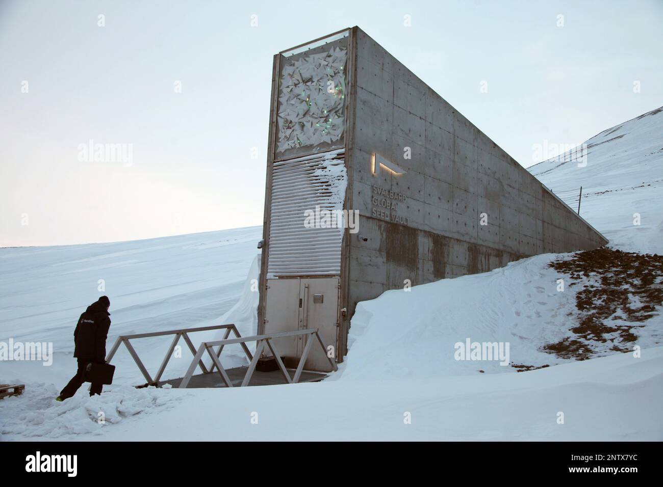 Longyearbyen, Norway. 28th Feb, 2023. An employee of the Nordic gene ...