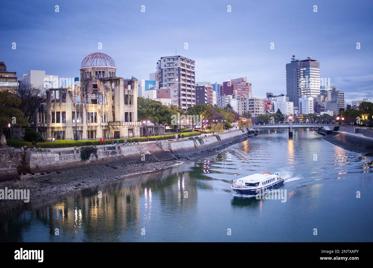 Atomic Bomb Dome (Gembaku) and Motoyasugawa river, Peace Park ...