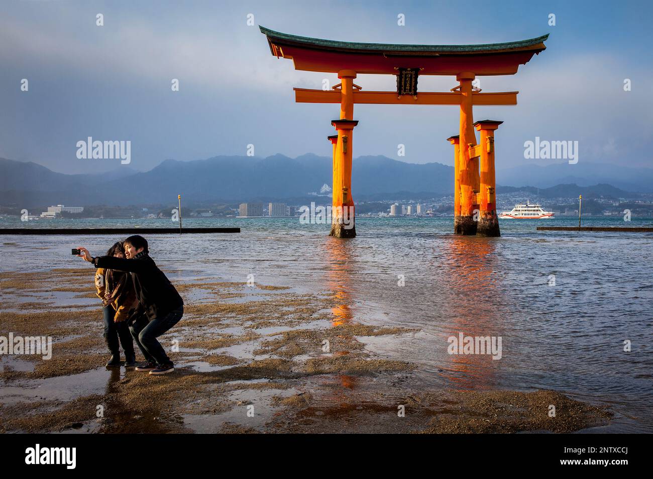 O torii Gate, the giant torii gate that is part of the Itsukushima ...