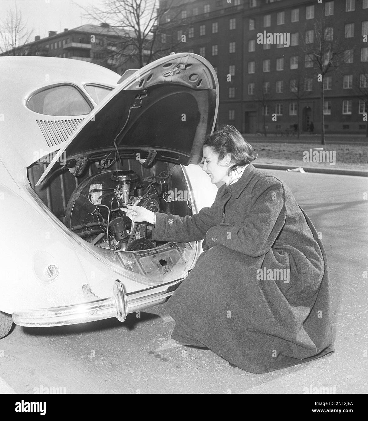 Opened car hood Black and White Stock Photos & Images - Alamy
