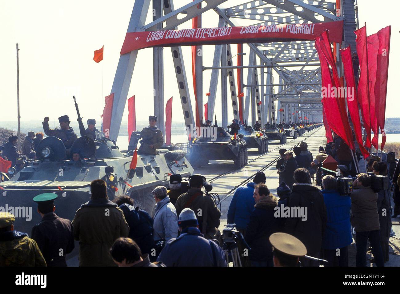 In this photo taken on Feb. 15, 1989, Soviet Army soldiers wave their ...