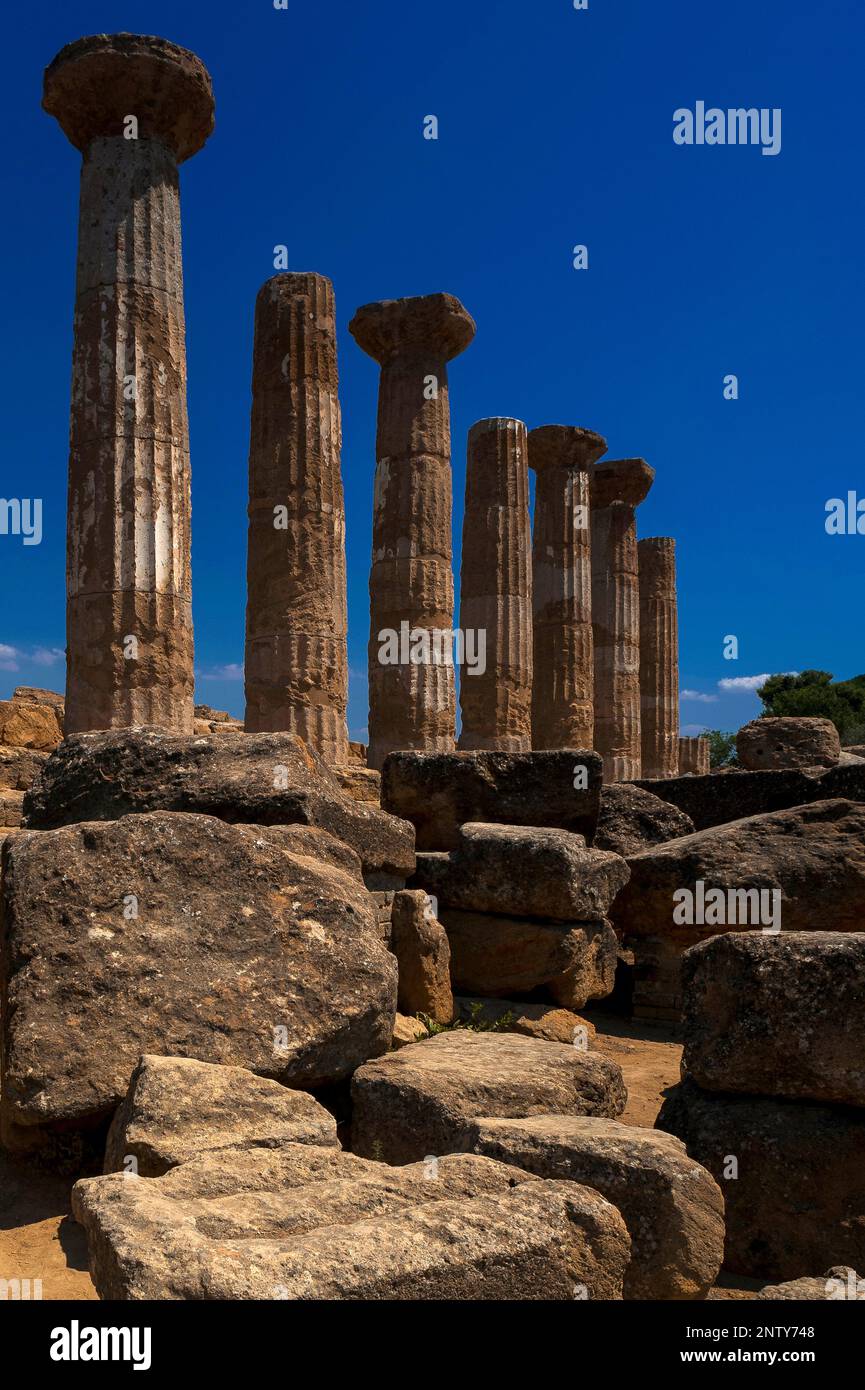 Columns rising from rubble hi-res stock photography and images - Alamy