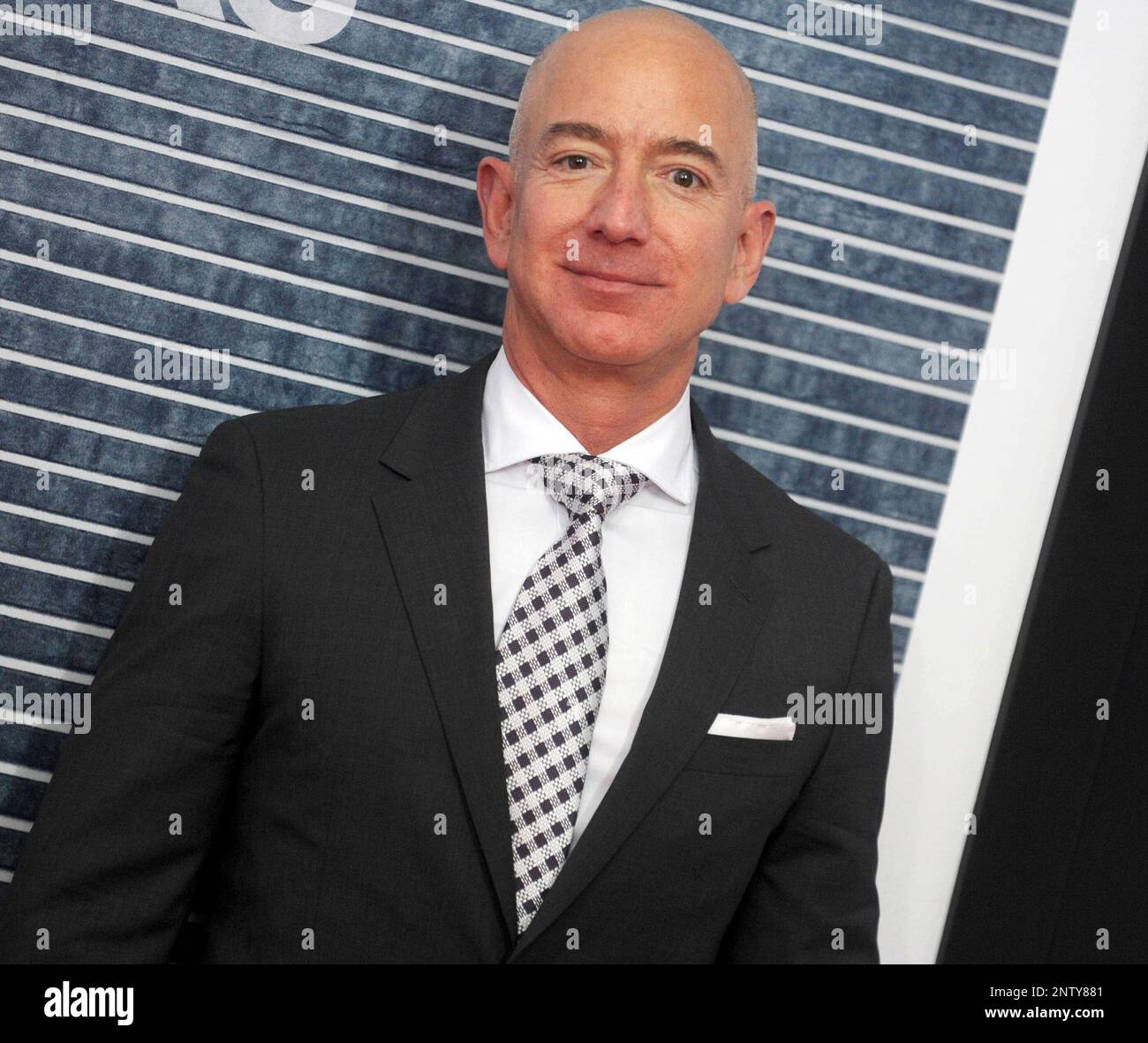 February 12, 2019 - The Jeff Bezos / National Enquirer American Media Publishing scandal ...