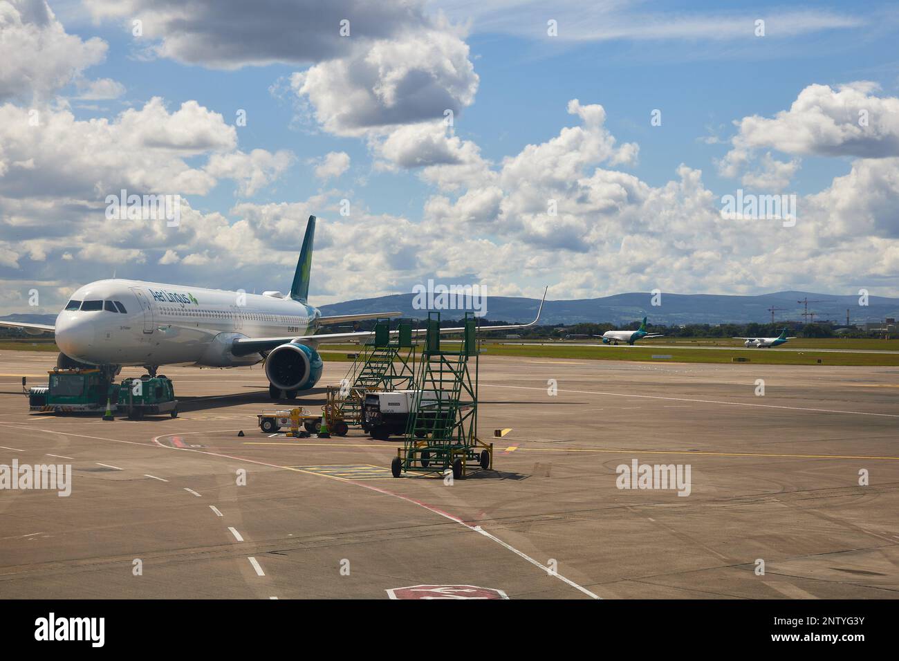 Aircrafts ready take off hi-res stock photography and images - Alamy
