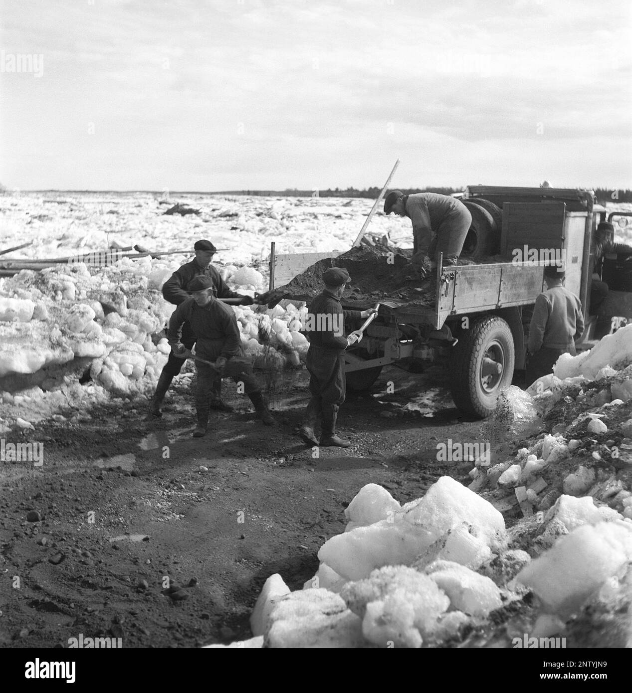 Gravel on ice Black and White Stock Photos & Images - Alamy